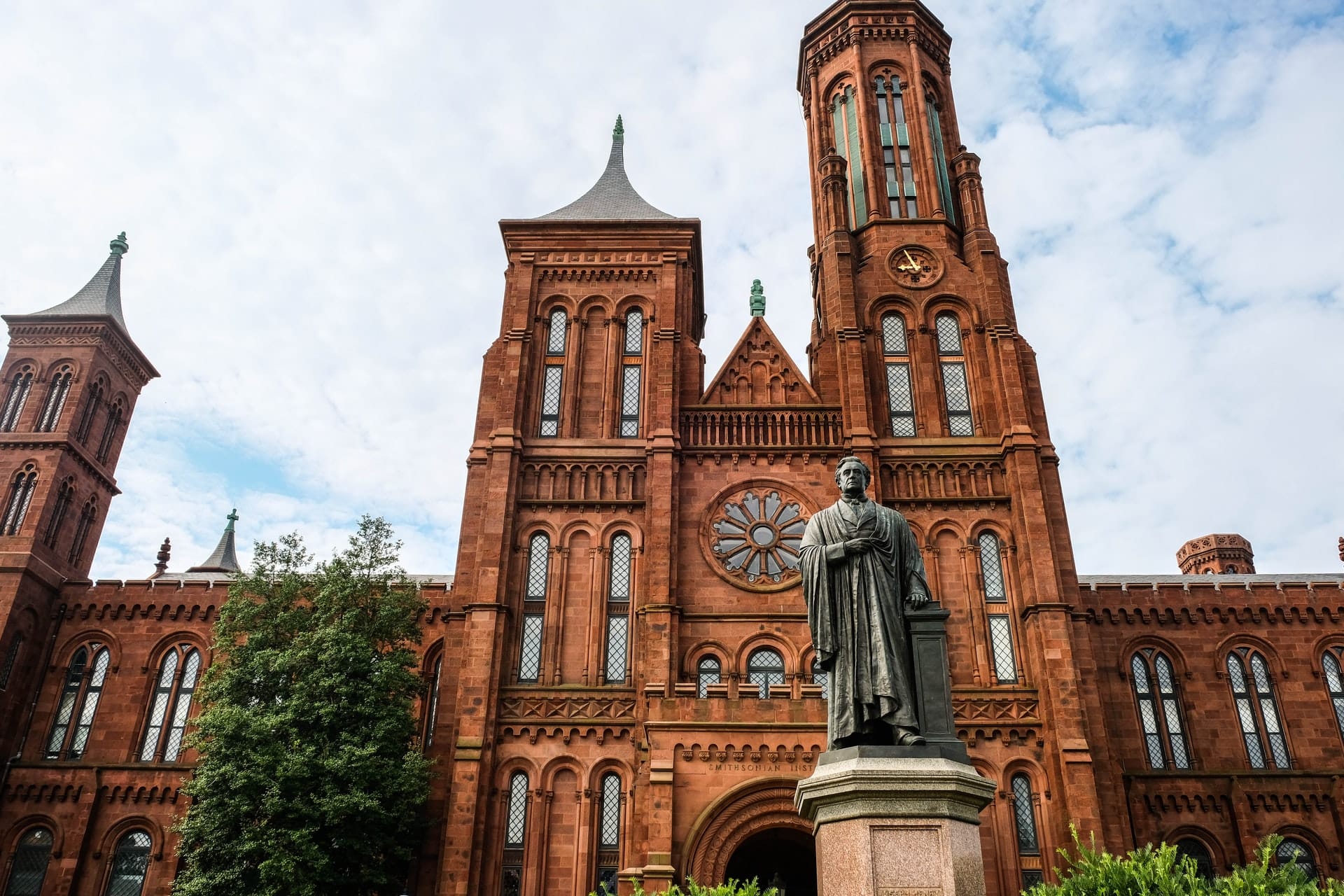 Inside the Smithsonian’s Curatorial Crisis
